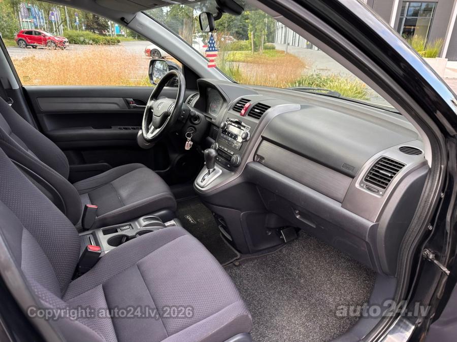 Black Honda CR-V 2007 in Tallinn, with an engine capacity of 2.00 L and mileage of 240 thousand km for 3350 €, photo 11 on AUTOMOTO.COM.LV