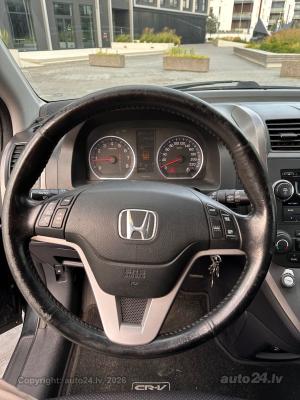 Black Honda CR-V 2007 in Tallinn, with an engine capacity of 2.00 L and mileage of 240 thousand km for 3350 €, photo 16 on AUTOMOTO.COM.LV