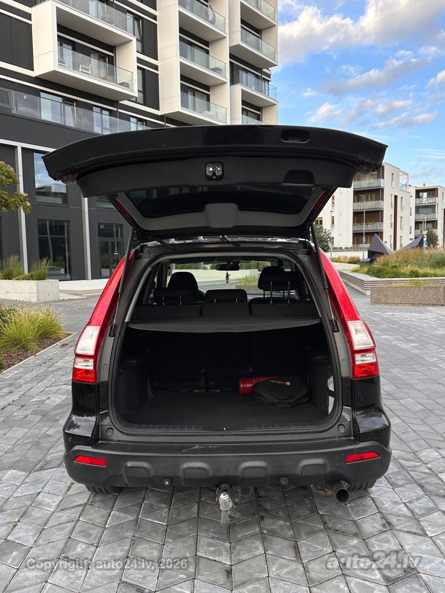 Black Honda CR-V 2007 in Tallinn, with an engine capacity of 2.00 L and mileage of 240 thousand km for 3350 €, photo 22 on AUTOMOTO.COM.LV