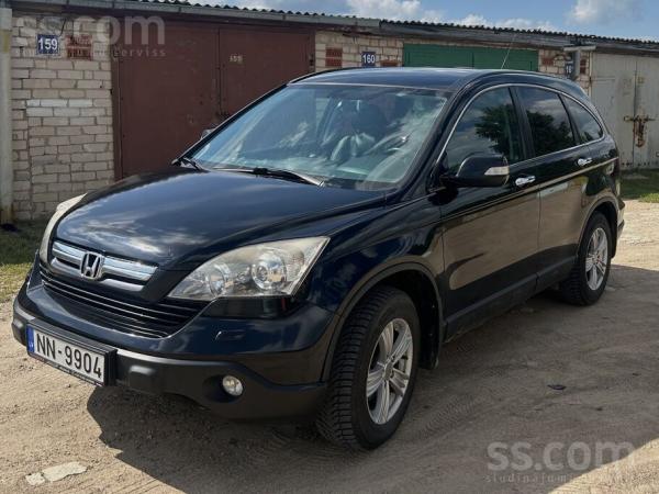 Black Honda CR-V 2007 in Ludza, with an engine capacity of 2.20 L and mileage of 316 thousand km for 3300 €, photo 2 on AUTOMOTO.COM.LV