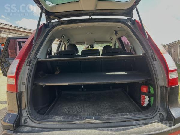 Black Honda CR-V 2007 in Ludza, with an engine capacity of 2.20 L and mileage of 316 thousand km for 3300 €, photo 6 on AUTOMOTO.COM.LV