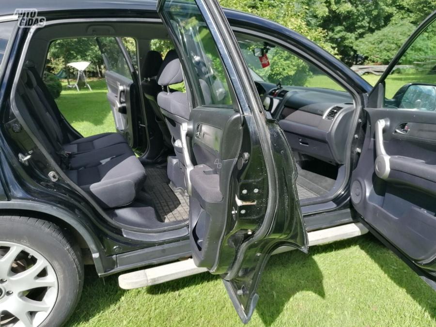Black Honda CR-V 2007 in Moletai, with an engine capacity of 2.20 L and mileage of 379 thousand km for 3150 €, photo 19 on AUTOMOTO.COM.LV