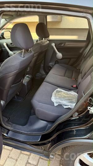 Melns Honda CR-V 2007 Rīga, ar dzinēja tilpumu 2.00 L un nobraukumu 171 tūkst. km par 4999 €, foto 10 vietnē AUTOMOTO.COM.LV
