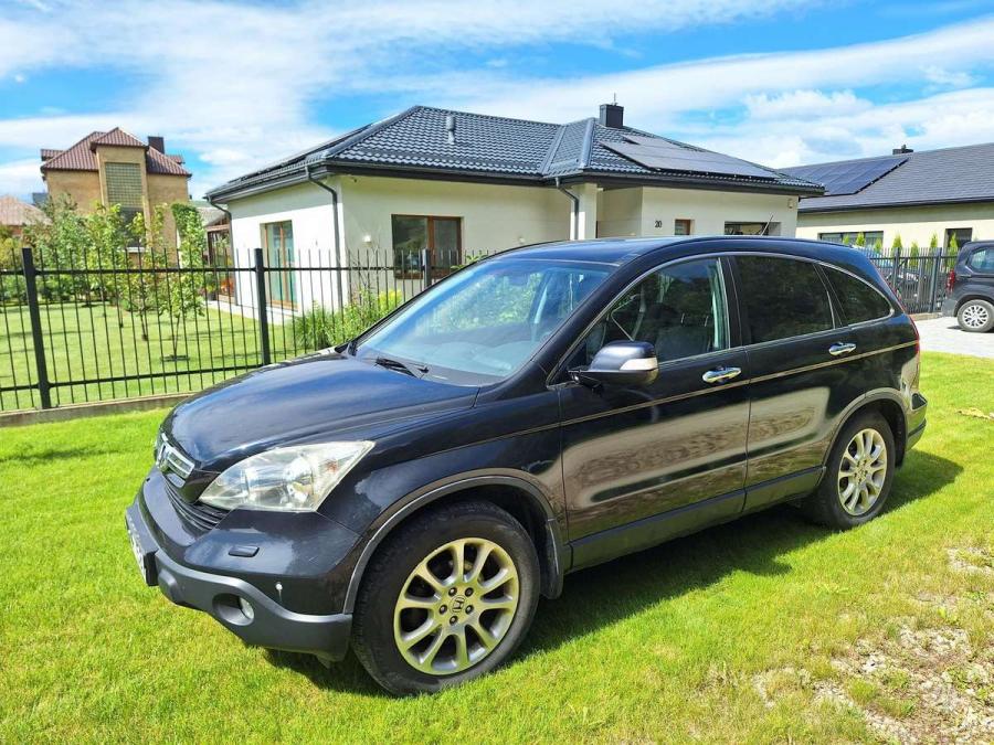 Black Honda CR-V 2007 in Siauliai, with an engine capacity of 2.20 L and mileage of 334 thousand km for 5500 €, photo 1 on AUTOMOTO.COM.LV