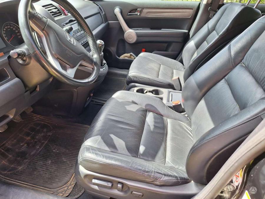 Black Honda CR-V 2007 in Siauliai, with an engine capacity of 2.20 L and mileage of 334 thousand km for 5500 €, photo 6 on AUTOMOTO.COM.LV