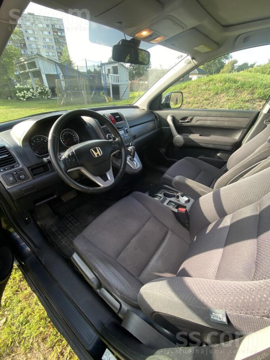 Black Honda CR-V 2007 in Liepaja, with an engine capacity of 2.00 L and mileage of 190 thousand km for 3500 €, photo 5 on AUTOMOTO.COM.LV