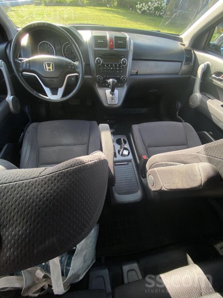 Black Honda CR-V 2007 in Liepaja, with an engine capacity of 2.00 L and mileage of 190 thousand km for 3500 €, photo 6 on AUTOMOTO.COM.LV