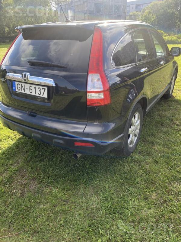 Black Honda CR-V 2007 in Liepaja, with an engine capacity of 2.00 L and mileage of 190 thousand km for 3500 €, photo 4 on AUTOMOTO.COM.LV