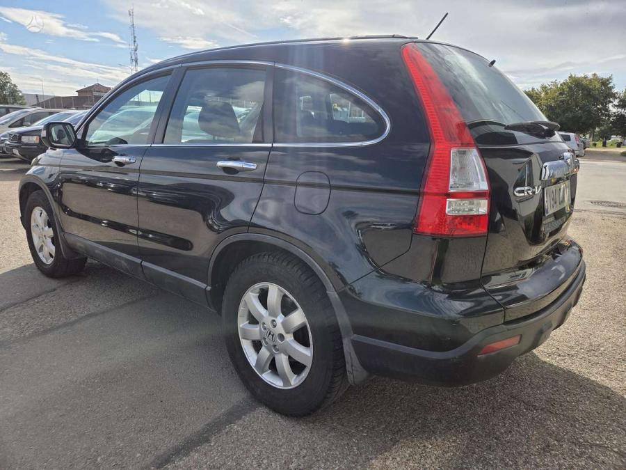 Black Honda CR-V 2007 in Marijampole, with an engine capacity of 2.20 L and mileage of 270 thousand km for 4699 €, photo 8 on AUTOMOTO.COM.LV