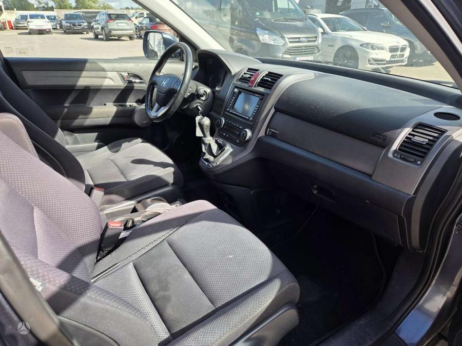 Black Honda CR-V 2007 in Marijampole, with an engine capacity of 2.20 L and mileage of 270 thousand km for 4699 €, photo 11 on AUTOMOTO.COM.LV