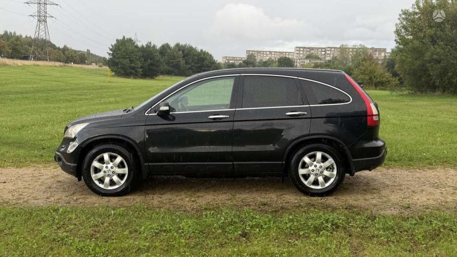 Black Honda CR-V 2007 in Vilnius, with an engine capacity of 2.00 L and mileage of 420 thousand km for 2450 €, photo 4 on AUTOMOTO.COM.LV