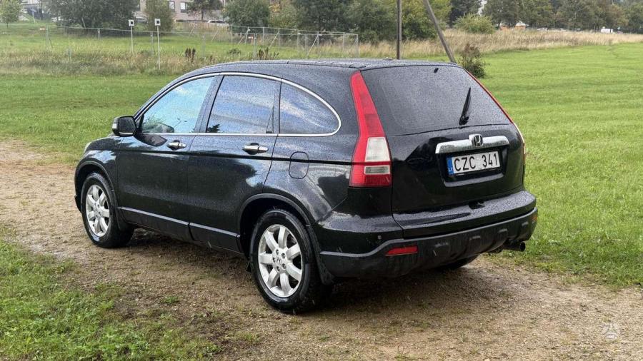 Black Honda CR-V 2007 in Vilnius, with an engine capacity of 2.00 L and mileage of 420 thousand km for 2450 €, photo 5 on AUTOMOTO.COM.LV