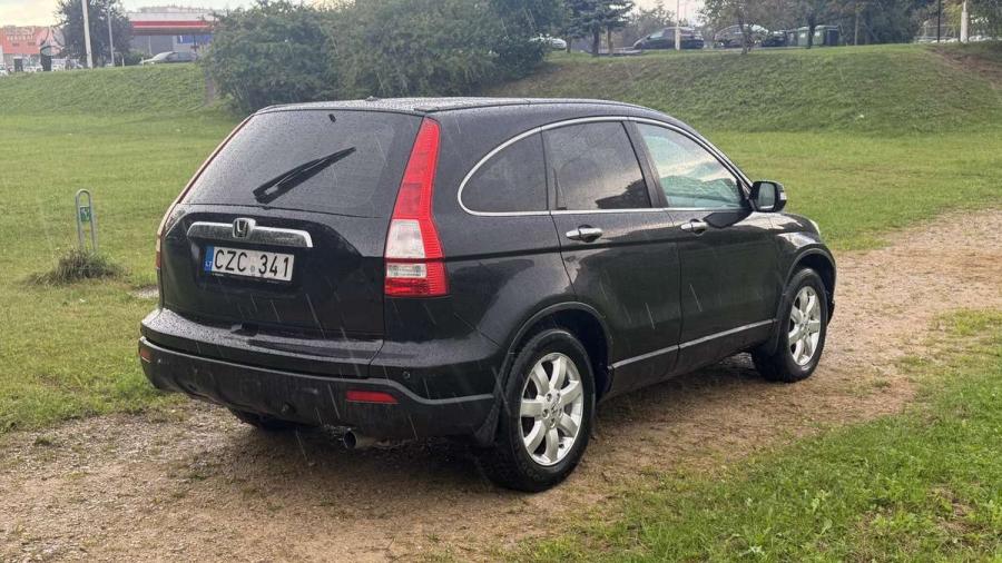 Black Honda CR-V 2007 in Vilnius, with an engine capacity of 2.00 L and mileage of 420 thousand km for 2450 €, photo 6 on AUTOMOTO.COM.LV