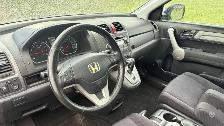 Black Honda CR-V 2007 in Vilnius, with an engine capacity of 2.00 L and mileage of 420 thousand km for 2450 €, photo 10 on AUTOMOTO.COM.LV