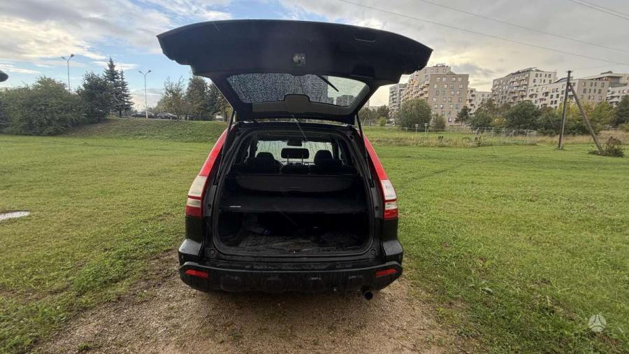 Black Honda CR-V 2007 in Vilnius, with an engine capacity of 2.00 L and mileage of 420 thousand km for 2450 €, photo 19 on AUTOMOTO.COM.LV