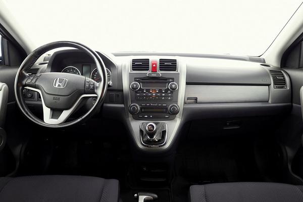 Black Honda CR-V 2007 in Tallinn, with an engine capacity of 2.00 L and mileage of 234 thousand km for 2999 €, photo 6 on AUTOMOTO.COM.LV