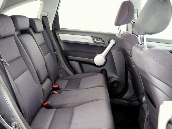 Black Honda CR-V 2007 in Tallinn, with an engine capacity of 2.00 L and mileage of 234 thousand km for 2999 €, photo 8 on AUTOMOTO.COM.LV