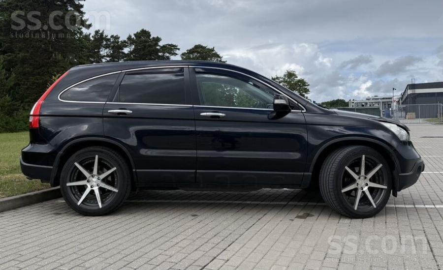 Melns Honda CR-V 2007 Liepāja, ar dzinēja tilpumu 2.20 L un nobraukumu 302 tūkst. km par 4700 €, foto 3 vietnē AUTOMOTO.COM.LV