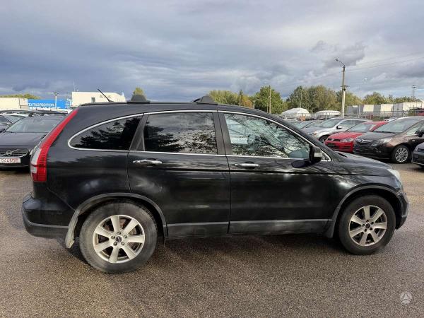 Black Honda CR-V 2007 in Marijampole, with an engine capacity of 2.00 L and mileage of 274 thousand km for 3650 €, photo 5 on AUTOMOTO.COM.LV