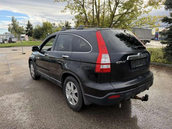 Black Honda CR-V 2007 in Marijampole, with an engine capacity of 2.00 L and mileage of 274 thousand km for 3650 €, photo 8 on AUTOMOTO.COM.LV