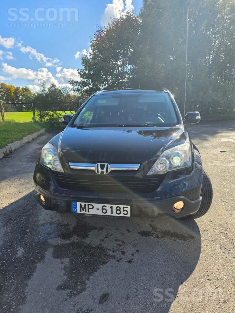 Black Honda CR-V 2007 in Riga, with an engine capacity of 2.20 L and mileage of 398 thousand km for 3300 €, photo 1 on AUTOMOTO.COM.LV