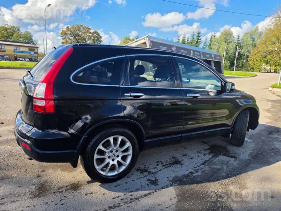 Black Honda CR-V 2007 in Riga, with an engine capacity of 2.20 L and mileage of 398 thousand km for 3300 €, photo 4 on AUTOMOTO.COM.LV