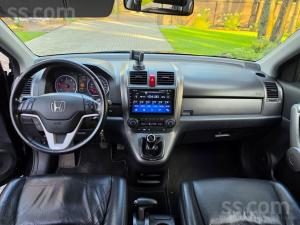 Black Honda CR-V 2007 in Riga, with an engine capacity of 2.20 L and mileage of 398 thousand km for 3300 €, photo 7 on AUTOMOTO.COM.LV