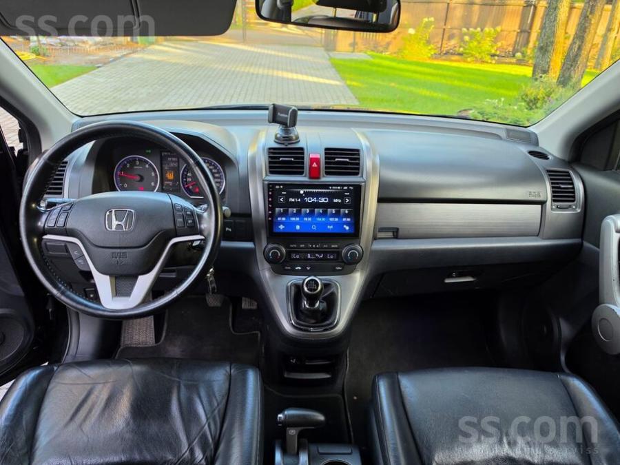 Black Honda CR-V 2007 in Riga, with an engine capacity of 2.20 L and mileage of 398 thousand km for 3300 €, photo 7 on AUTOMOTO.COM.LV