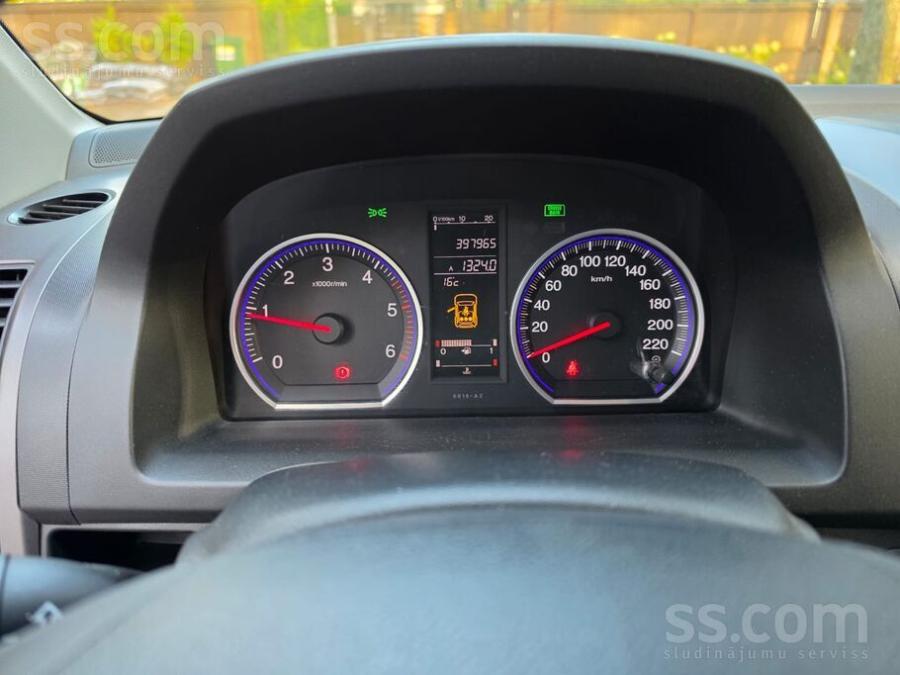 Black Honda CR-V 2007 in Riga, with an engine capacity of 2.20 L and mileage of 398 thousand km for 3300 €, photo 8 on AUTOMOTO.COM.LV