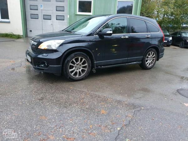 Honda CR-V 2007 in Kaunas on AUTOMOTO.COM.LV Black Honda CR-V 2007 in Kaunas, with an engine capacity of 2.00 L and mileage of 290 thousand km for 3450 €, photo 4 on AUTOMOTO.COM.LV