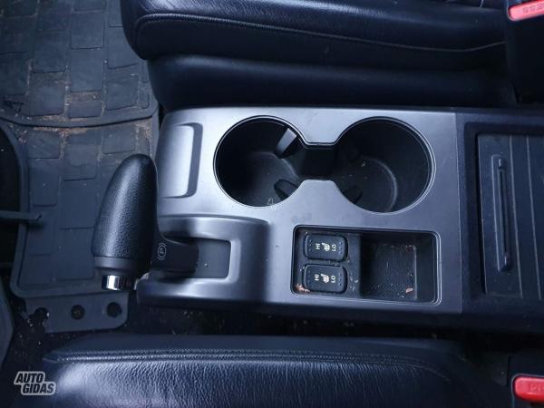 Honda CR-V 2007 in Kaunas on AUTOMOTO.COM.LV Black Honda CR-V 2007 in Kaunas, with an engine capacity of 2.00 L and mileage of 290 thousand km for 3450 €, photo 10 on AUTOMOTO.COM.LV