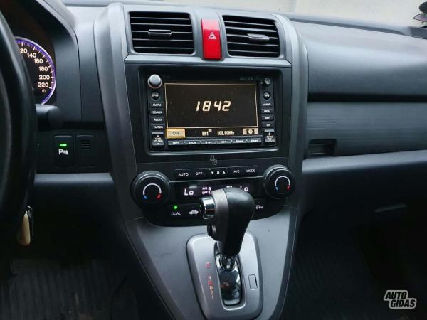 Honda CR-V 2007 in Kaunas on AUTOMOTO.COM.LV Black Honda CR-V 2007 in Kaunas, with an engine capacity of 2.00 L and mileage of 290 thousand km for 3450 €, photo 11 on AUTOMOTO.COM.LV