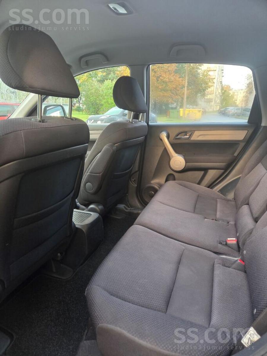 Black Honda CR-V 2007 in Riga, with an engine capacity of 2.00 L and mileage of 444 thousand km for 2900 €, photo 11 on AUTOMOTO.COM.LV