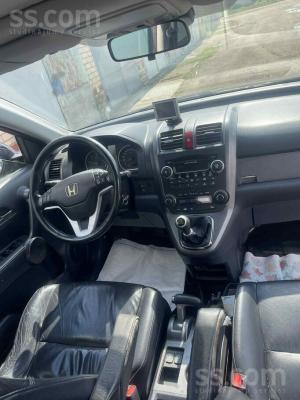 Black Honda CR-V 2008 in Daugavpils, with an engine capacity of 2.20 L and mileage of 268 thousand km for 4900 €, photo 6 on AUTOMOTO.COM.LV