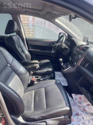 Black Honda CR-V 2008 in Daugavpils, with an engine capacity of 2.20 L and mileage of 268 thousand km for 4900 €, photo 7 on AUTOMOTO.COM.LV
