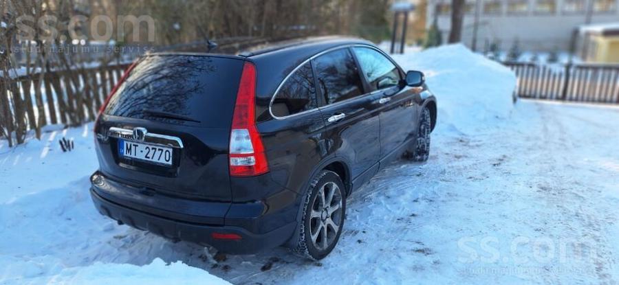 Black Honda CR-V 2008 in Riga, with an engine capacity of 2.20 L and mileage of 206 thousand km for 3000 €, photo 9 on AUTOMOTO.COM.LV