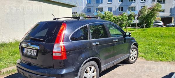 Black Honda CR-V 2008 in Riga, with an engine capacity of 2.20 L and mileage of 304 thousand km for 3500 €, photo 4 on AUTOMOTO.COM.LV