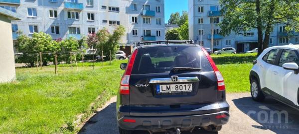 Black Honda CR-V 2008 in Riga, with an engine capacity of 2.20 L and mileage of 304 thousand km for 3500 €, photo 5 on AUTOMOTO.COM.LV
