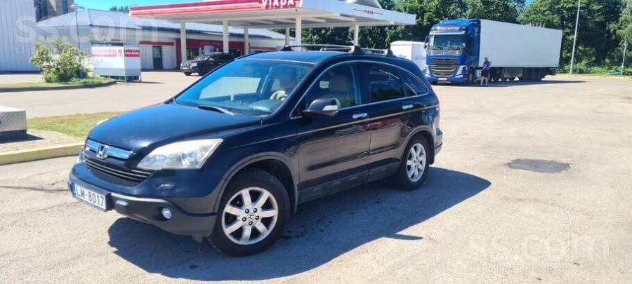 Black Honda CR-V 2008 in Riga, with an engine capacity of 2.20 L and mileage of 304 thousand km for 2600 €, photo 1 on AUTOMOTO.COM.LV
