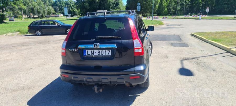 Black Honda CR-V 2008 in Riga, with an engine capacity of 2.20 L and mileage of 304 thousand km for 2600 €, photo 3 on AUTOMOTO.COM.LV