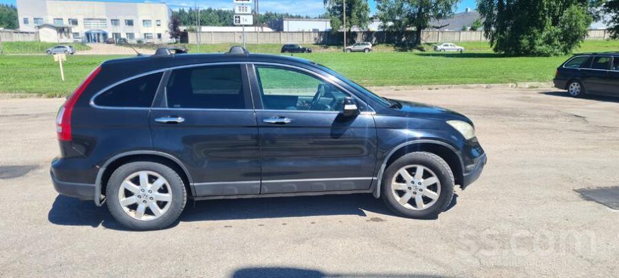 Black Honda CR-V 2008 in Riga, with an engine capacity of 2.20 L and mileage of 304 thousand km for 2600 €, photo 4 on AUTOMOTO.COM.LV