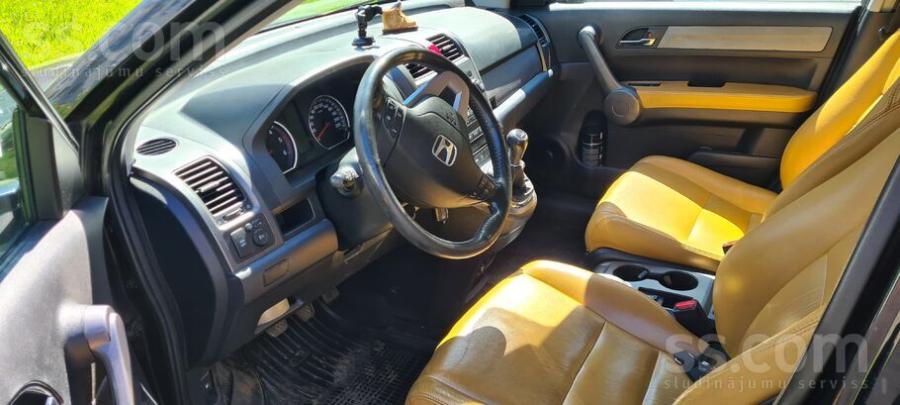 Black Honda CR-V 2008 in Riga, with an engine capacity of 2.20 L and mileage of 304 thousand km for 2600 €, photo 7 on AUTOMOTO.COM.LV
