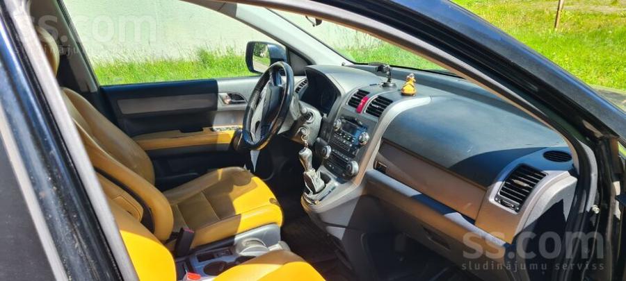 Black Honda CR-V 2008 in Riga, with an engine capacity of 2.20 L and mileage of 304 thousand km for 2600 €, photo 9 on AUTOMOTO.COM.LV