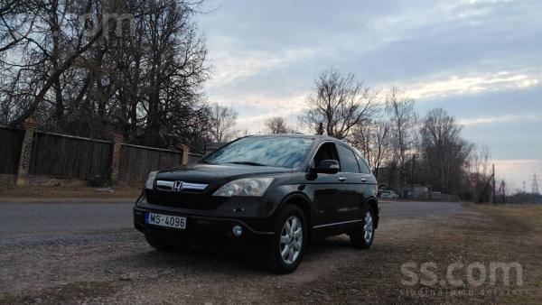 Black Honda CR-V 2008 in Riga, with an engine capacity of 2.20 L and mileage of 316 thousand km for 3800 €, photo 1 on AUTOMOTO.COM.LV