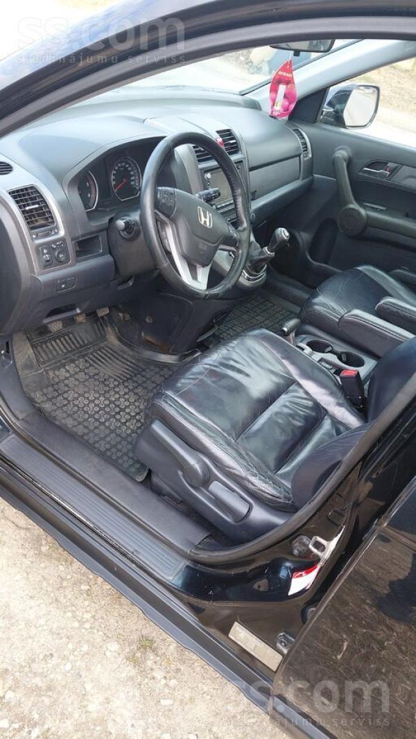 Black Honda CR-V 2008 in Riga, with an engine capacity of 2.20 L and mileage of 316 thousand km for 3800 €, photo 7 on AUTOMOTO.COM.LV