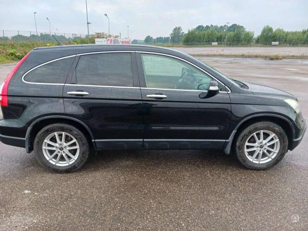 Black Honda CR-V 2008 in Marijampole, with an engine capacity of 2.20 L and mileage of 287 thousand km for 4850 €, photo 8 on AUTOMOTO.COM.LV