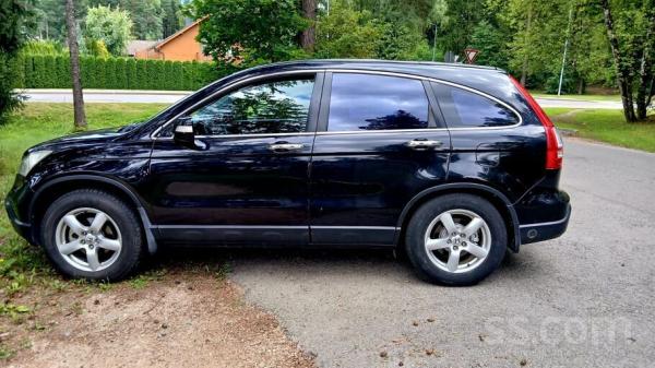 Black Honda CR-V 2008 in Ogre, with an engine capacity of 2.00 L and mileage of 370 thousand km for 3650 €, photo 1 on AUTOMOTO.COM.LV