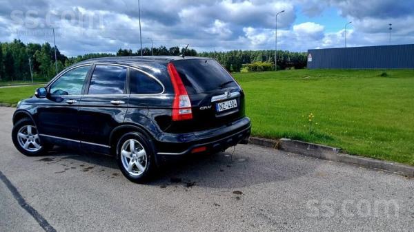 Black Honda CR-V 2008 in Ogre, with an engine capacity of 2.00 L and mileage of 370 thousand km for 3650 €, photo 7 on AUTOMOTO.COM.LV