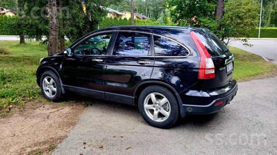 Black Honda CR-V 2008 in Ogre, with an engine capacity of 2.00 L and mileage of 371 thousand km for 3650 €, photo 2 on AUTOMOTO.COM.LV