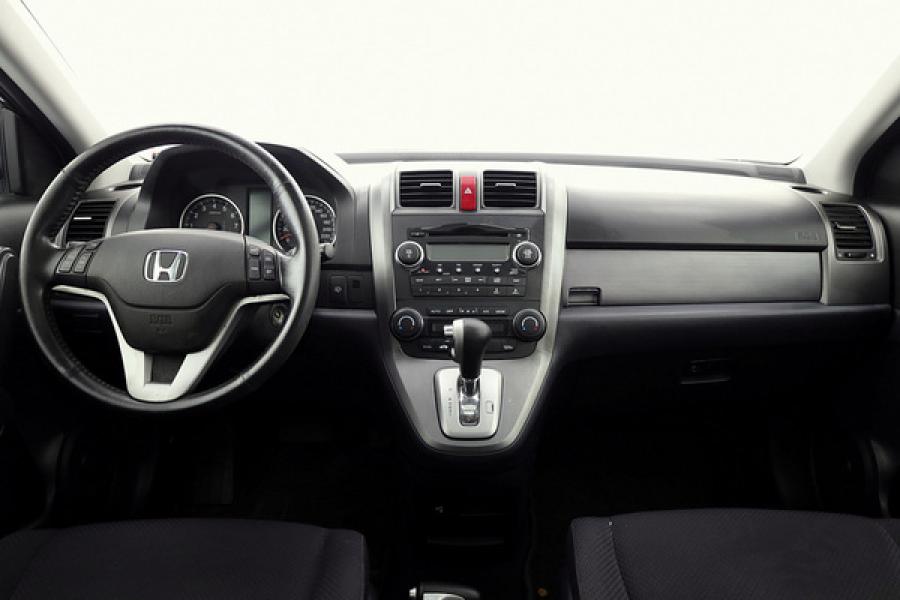 Black Honda CR-V 2008 in Tallinn, with an engine capacity of 2.00 L and mileage of 209 thousand km for 3999 €, photo 6 on AUTOMOTO.COM.LV